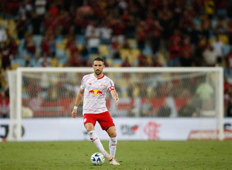 Dirigentes do Flamengo viajam para tentar a contratação de Léo Ortiz