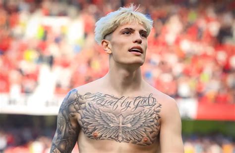 Qué golazo El impresionante tatuaje que se hizo en el pecho Alejandro