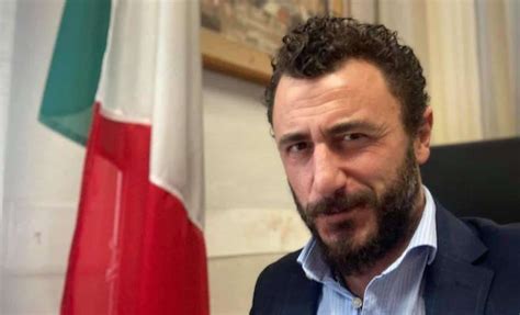 Il 31enne Ferito Dal Colpo Di Pistola Querela Il Deputato Pozzolo