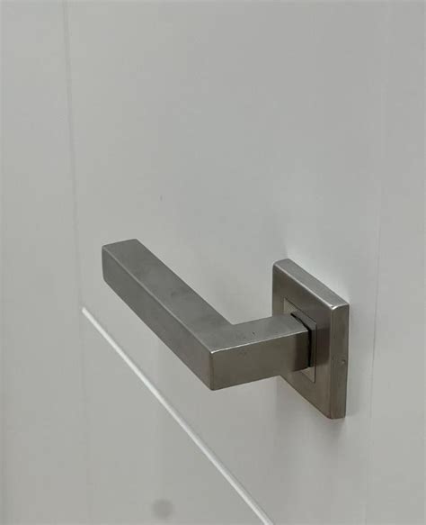 Tiradores puertas de interior Carpintería de Madera Deka