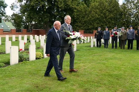 83 Rocznica Wybuchu II Wojny Światowej uroczystości na cmentarzach