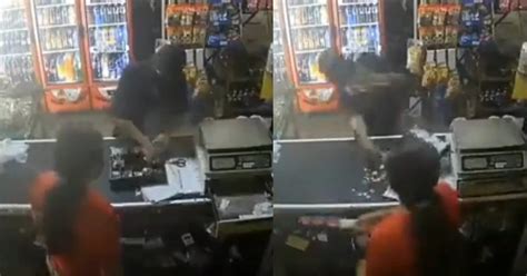 Captan El Momento En Que Una Mujer Clava Cuchillo En El Rostro A Su