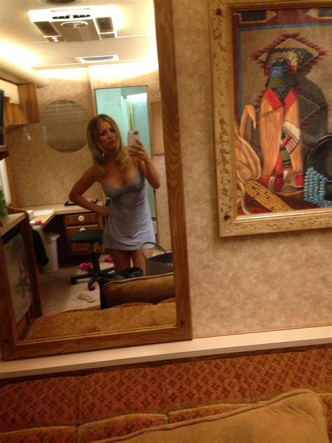 Kaley Cuoco Nua Em ICloud Leak Scandal