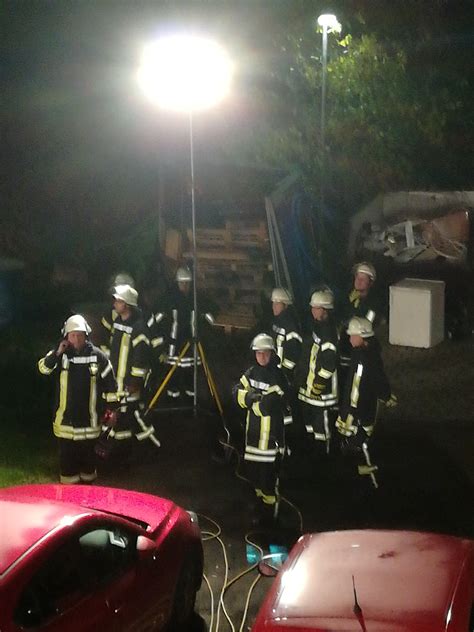 Übung Ausleuchten von Einsatzstellen Feuerwehr Niederweidbach