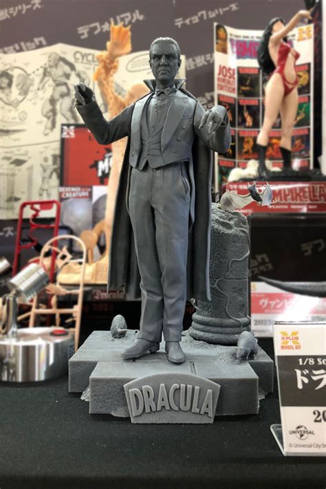 X Plus Vampirella And 1931 Dracula Plastic Model Kits