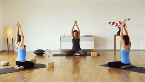 Faszien Yoga für eine gelöste Schulter Nacken Region
