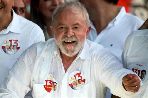 Lula tiene el 49 y Bolsonaro el 44 en un sondeo a tres días de