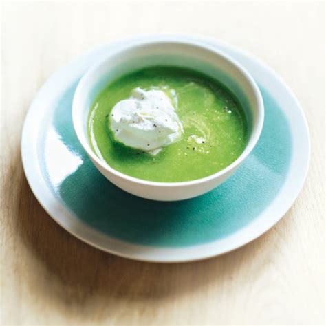 Recette de Velouté glacé de petits pois au basilic Marie Claire