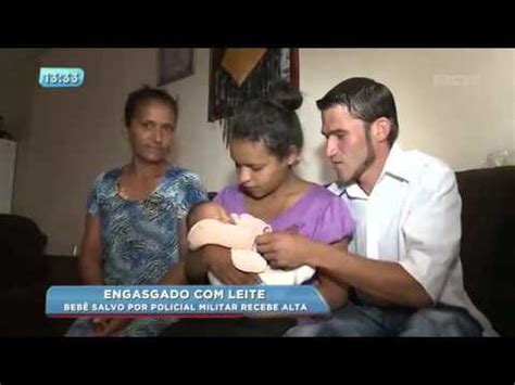 Recém nascida engasgada leite é salva por policial militar YouTube