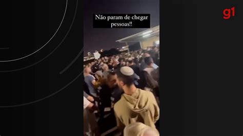 Vídeo Funeral de brasileira morta em rave pelo Hamas reúne multidão em