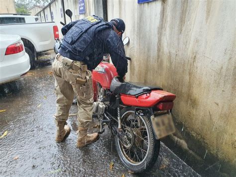 PRF Flagra Motorista Inabilitado E Apreende Motocicleta Na BR 174