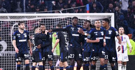 Mercato RC Strasbourg Un défenseur recale le RCSA et file à Fribourg