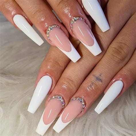 Những Bí Quyết Cho Bộ Móng Gel Đầu Trắng Tinh Khôi