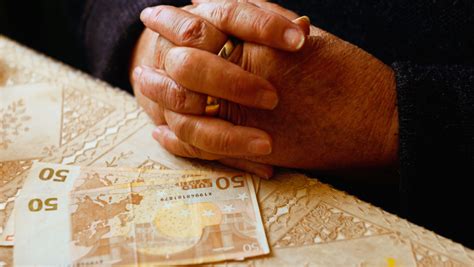 Suben las pensiones contributivas en España un 2 8 en 2025 Cuánto