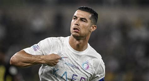 Cristiano Ronaldo en larmes le footballeur effondré sur le terrain