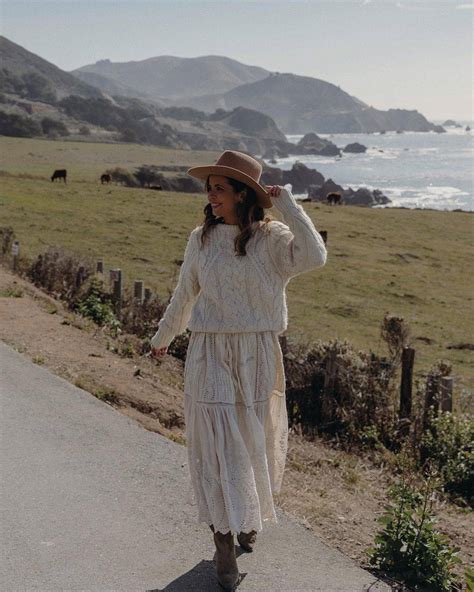 Cómo combinar botines con vestido a los 50 looks modernos que quitan años