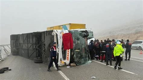 Malatya da yolcu otobüsü devrildi 4 ölü 36 yaralı