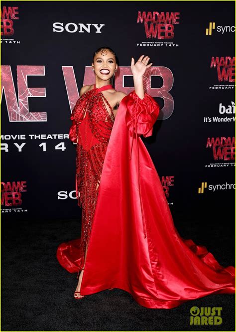 Sydney Sweeney Emma Roberts More Join Dakota Johnson At Madame Web