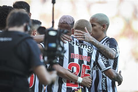 Em jogo de festa Atlético MG vence Bragantino de virada no Mineirão