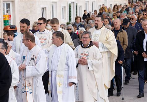 Slobodna Dalmacija Procesiju U Trogiru Predvodio Nasljednik Pokojnog