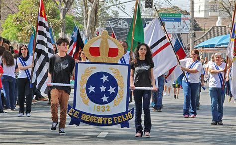 Desfile da Independência ocorre na Avenida Dr Octaviano Pereira Mendes