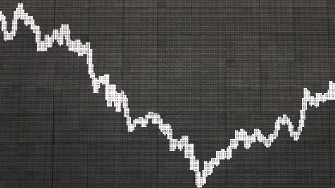 Dax schließt im Minus Einstieg von Cerberus lässt Deutsche Bank Aktie