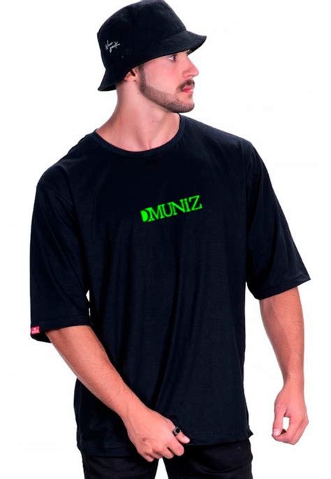 Camiseta Oversized Dmuniz Gola Alta Manga Alongada Escorrega o Preço