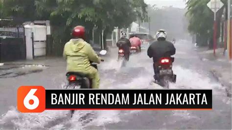 Hujan Deras Mengguyur Selama Jam Sejumlah Ruas Jalan Di Jakarta