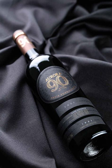 Vinícola Aurora lança vinho comemorativo aos 90 anos Engarrafador Moderno