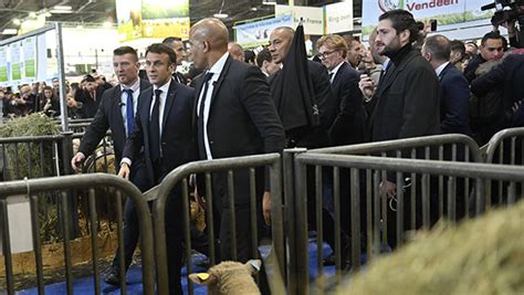 Salon de lAgriculture le militant écologiste plaqué par la sécurité