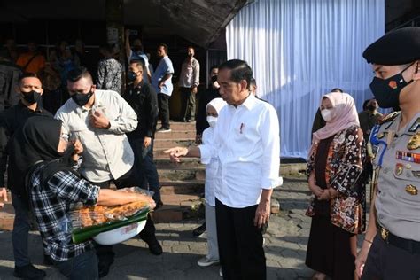 Disambangi Jokowi Pedagang Pasar Petisah Medan Keluhkan Mahalnya Harga