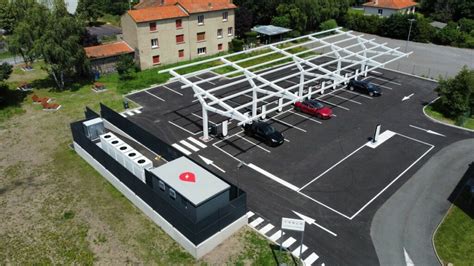 Tesla ouvre sa première station Superchargeur V4 en France