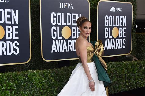 Jennifer Lopez Nos Deja Sin Palabras Con Su Vestido Pero No Acierta Con