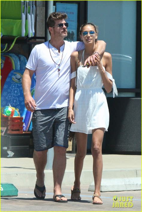 Robin Thicke And Girlfriend April Love Geary Cant Keep Their Hands Off Each Other Photo 3688640
