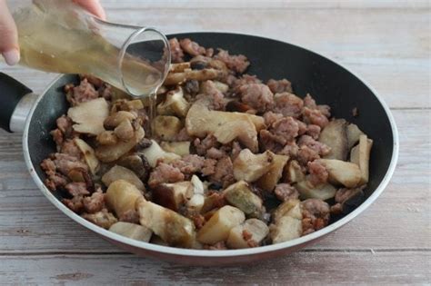 Lasagne Bianche Salsiccia E Funghi La Ricetta Del Primo Ricco E Saporito