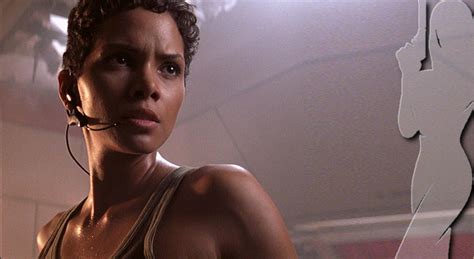 Jinx Halle Berry Club James Bond France