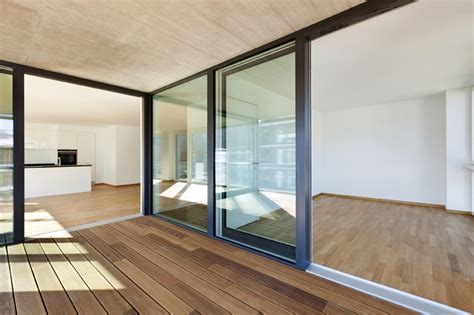 Zoom sur les baies coulissantes en aluminium élégance et résistance