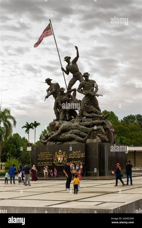 Malaysian National Monument Tugu Negara Stock Photo Alamy