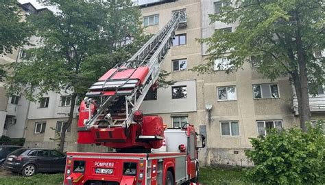 Interventie A Pompierilor Pentru Salvarea Unui Copil De 3 Ani Blocat