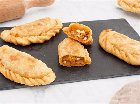 Empanadas Criollas La Irresistible Receta Argentina Con Relleno De Carne