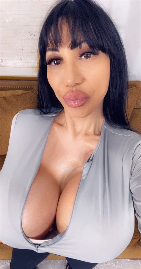 Ava Devine Official On Twitter Watch Me Live Tonight Freaky Friday
