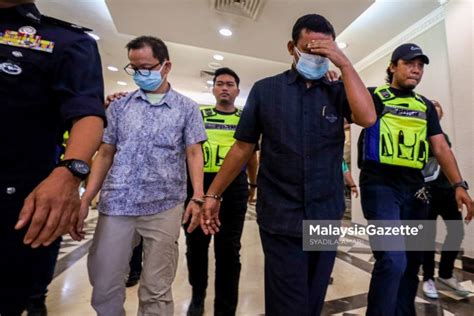Dua Pegawai Kanan Polis Didakwa Cuba Tutup Kes Beli Senjata Api Untuk
