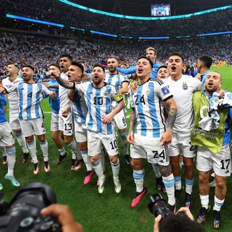 Con un Messi enorme y un Dibu Martínez heróico Argentina le ganó a