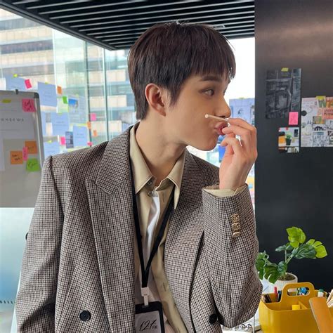 taripuppy on Twitter RT allofzeus 수염 만드는 정우 ㄱㅇㅇ