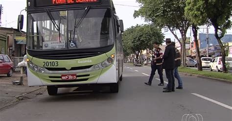G1 Motociclista morre ao se envolver em acidente ônibus em