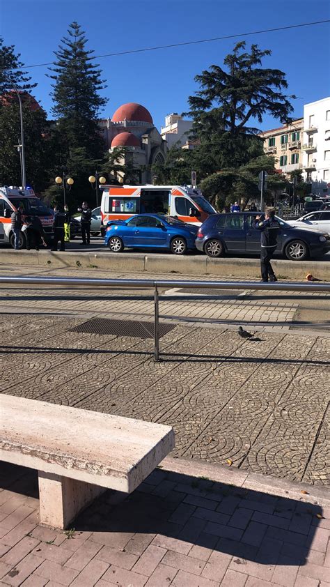 Tragedia a Messina muore per un malore in auto mentre è in fila sul