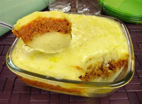 Purê de batata carne moída na travessa Você merece ser feliz