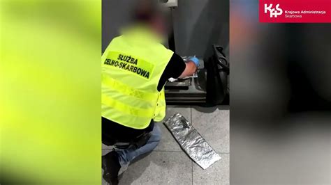 Ponad 4 kg heroiny w walizce Podróżny zatrzymany na warszawskim