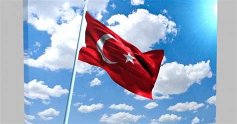 Dalgalanan Türk Bayrağı Kanvas Tablo