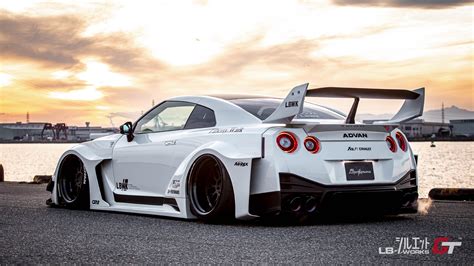 Liberty Walk Reveals Super Wide Nissan Gt R Silhouette Body Kit
